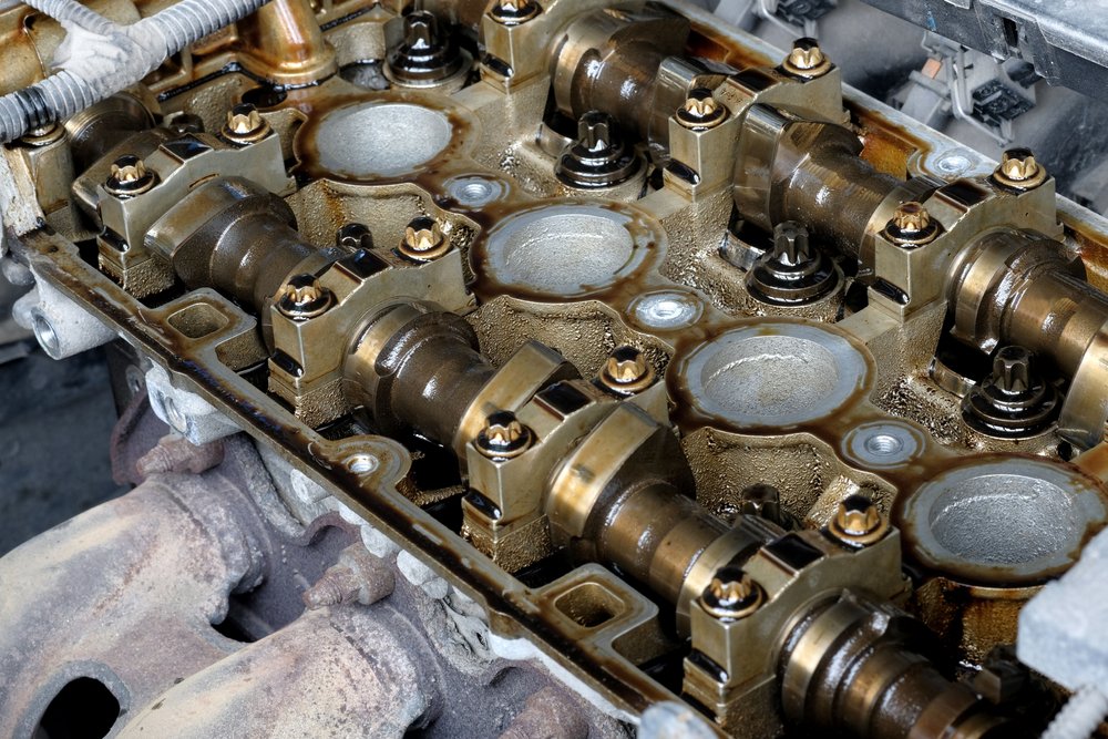 Valve Cover Gasket Leak Symptoms Spot The Signs Early Automototips